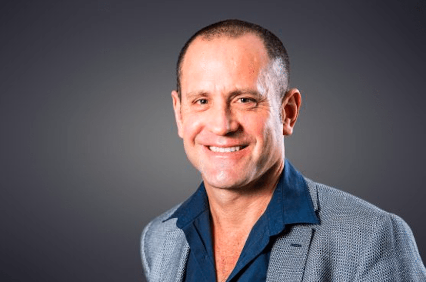 Charl Botha gesels met Drikus Combrink oor die globale ekonomie en ...